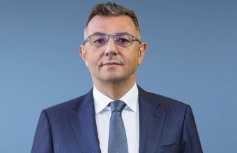 Pasarele cu design futurist, construite într-o staţiune din România. Un ...